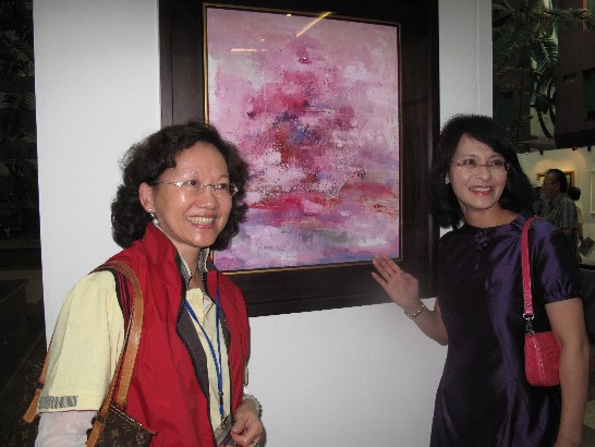 Representative Shih (right) with Taiwanese artist Jeng Hsin-chi and her ...