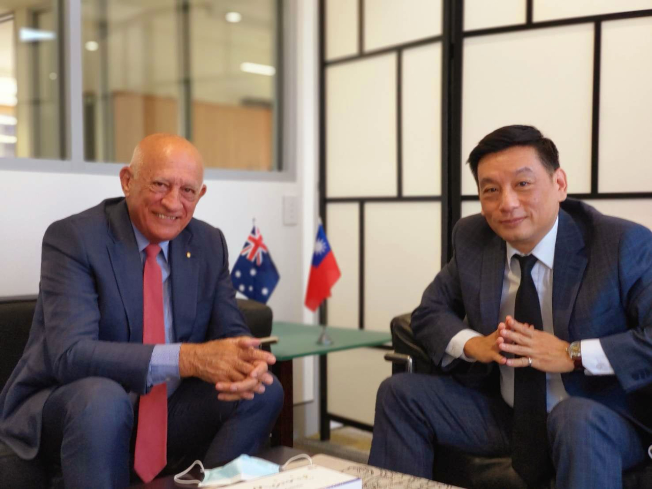 Cr. Bob Manning OAM, Mayor of Cairns paid a courtesy call to our office ...