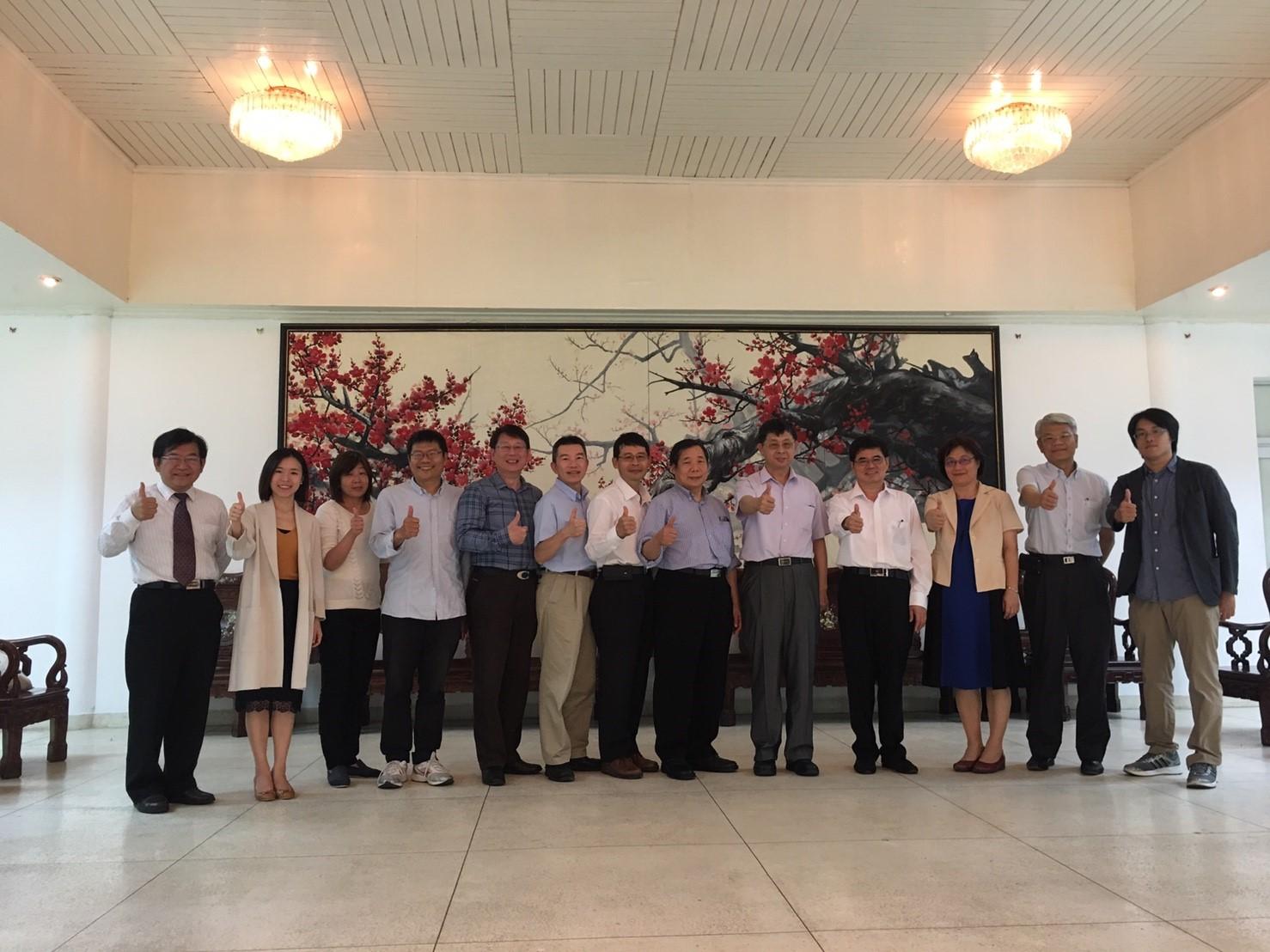 Division Director Mr. Lin Chi Feng accompanied... - Taipei Economic and ...