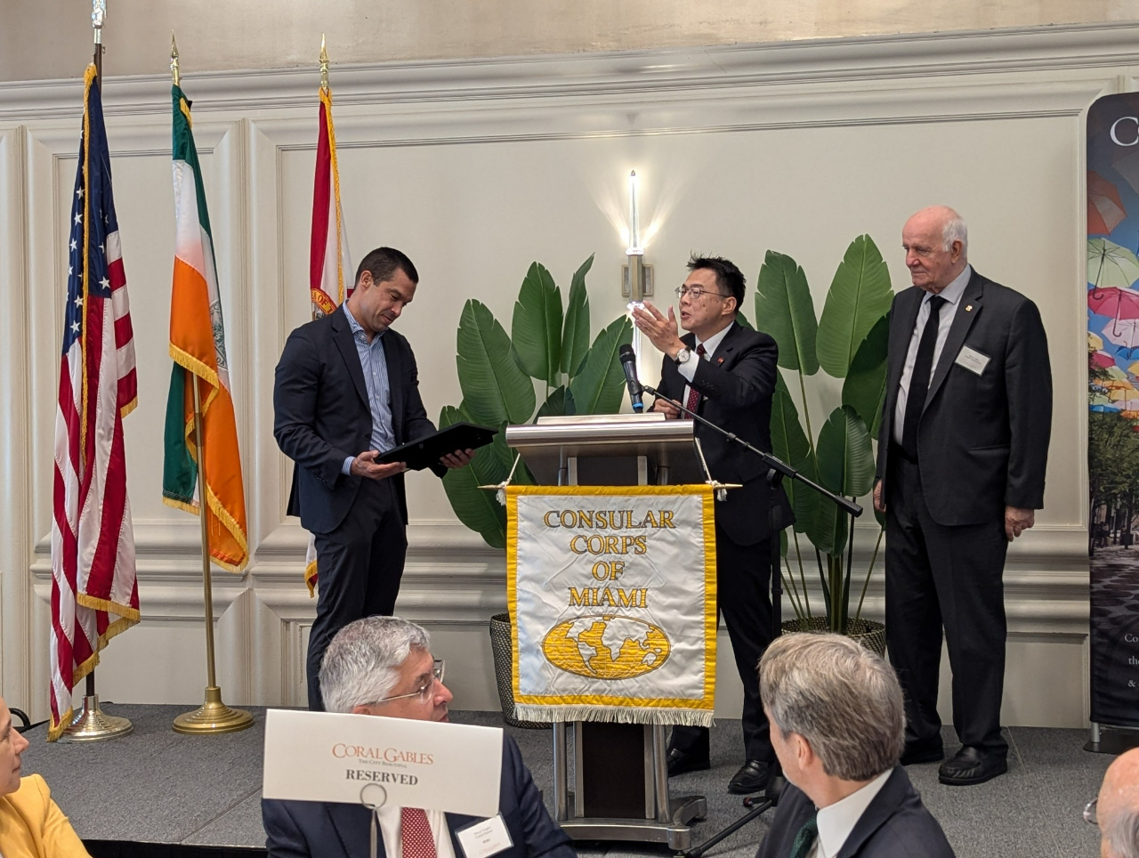 60C60811-8E07-4B1B-8F3C-475F330B2FD5