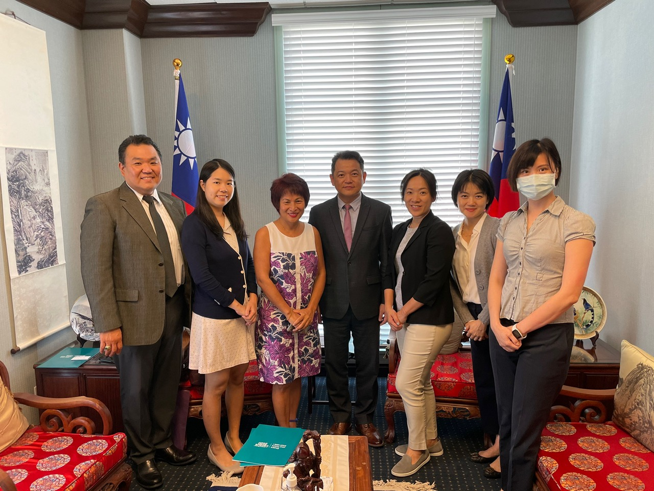 Director General Chi meets with Program Direct... - Taipei Economic and ...