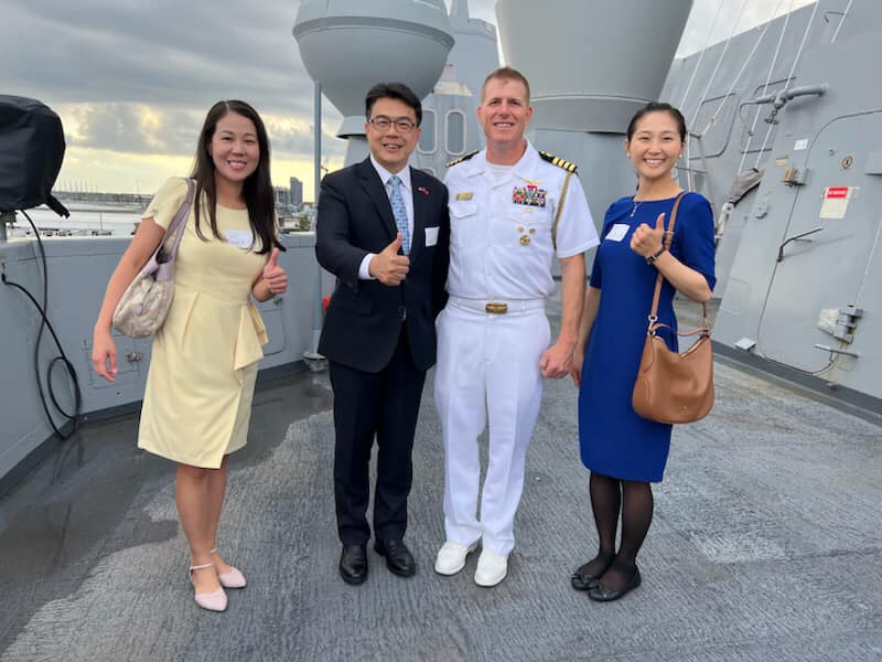 In the photo: （from left to right） Consul Claire Chen, Director General ...