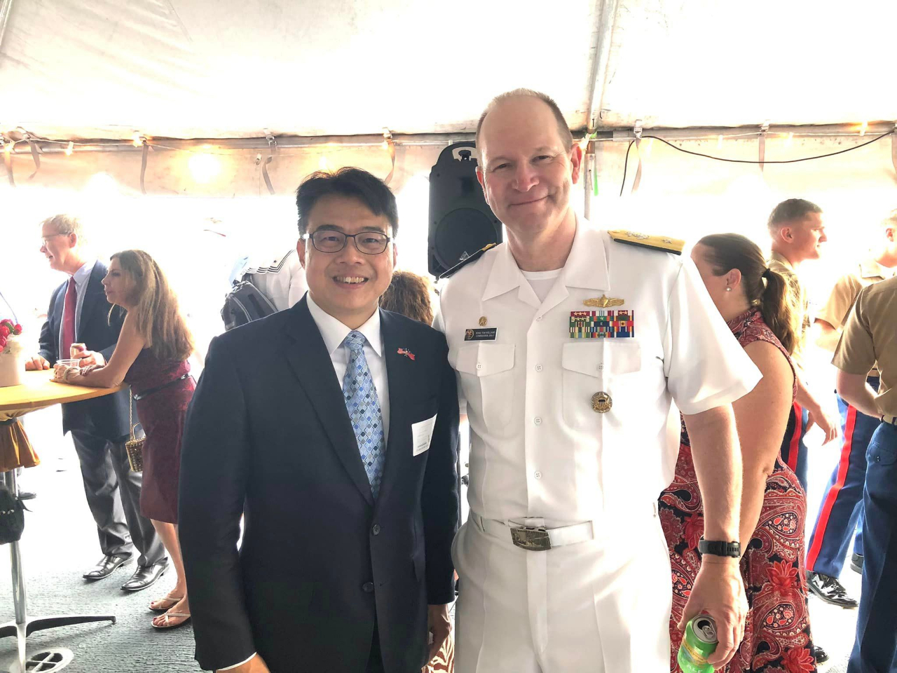 Director General Chou（left）and Commander Tom Williams of Expeditionary ...