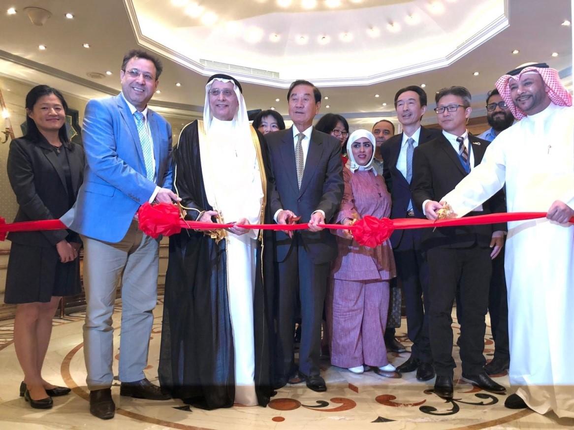 Representative Mou of Taipei Commercial Representative Office in the ...