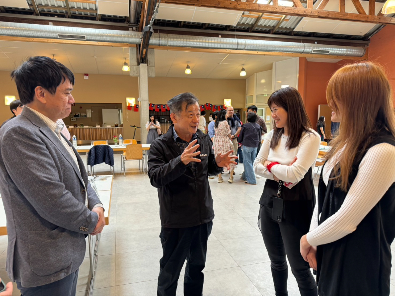 In addition to the Taiwanese living in Luxembourg, their foreign ...