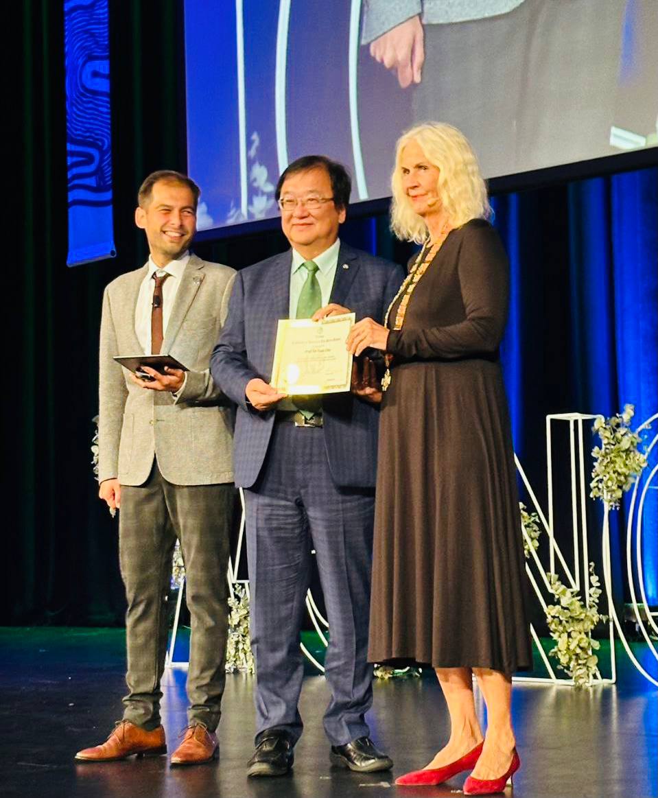 Another good news at the ceremony is the Director of Taiwan Association ...