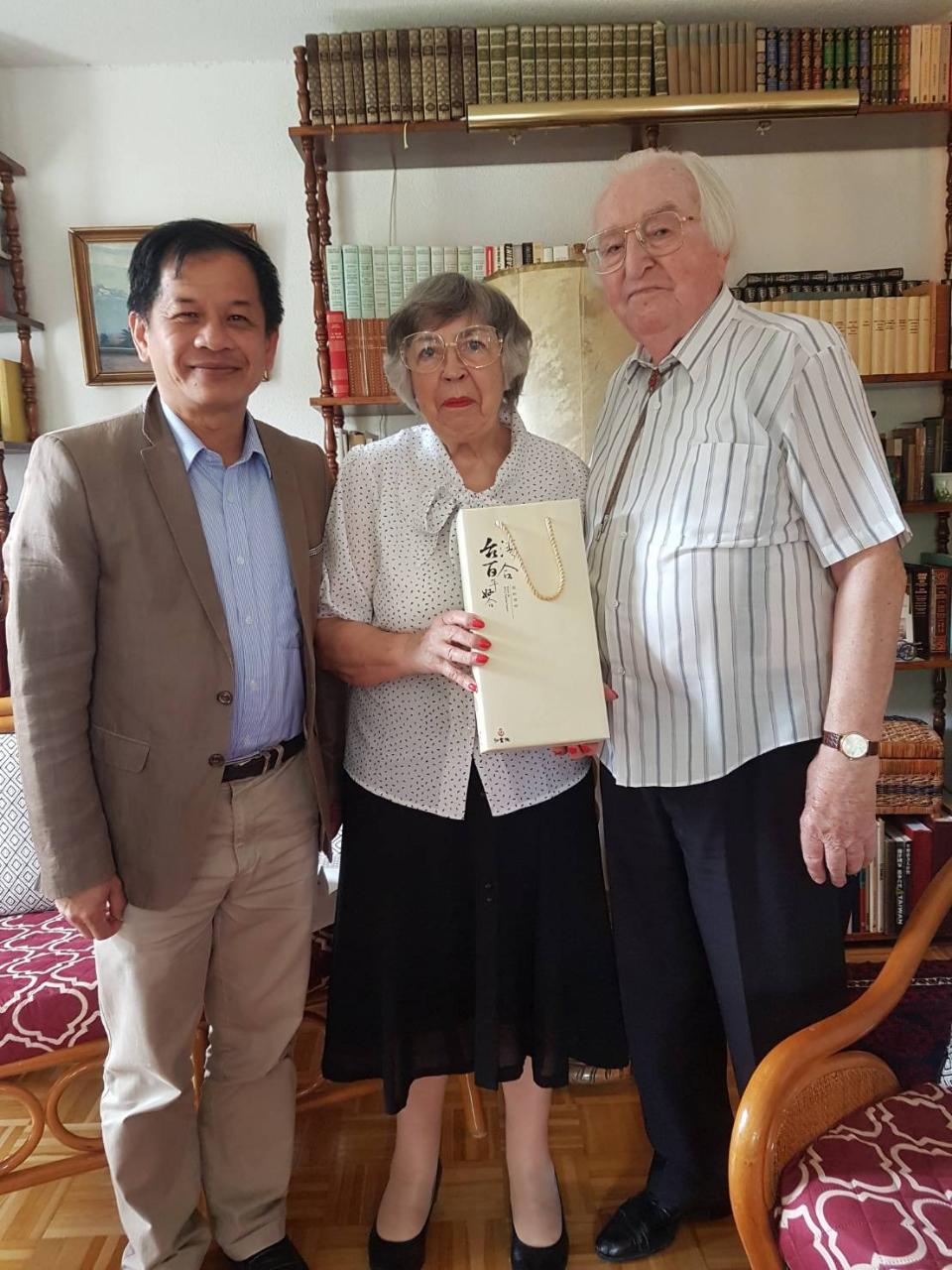 黃代表偉峰至瑞士知名指揮家及作曲家Mr. Michel Rochat夫婦家中作客 - 駐瑞士台北文化經濟代表團 Délégation ...
