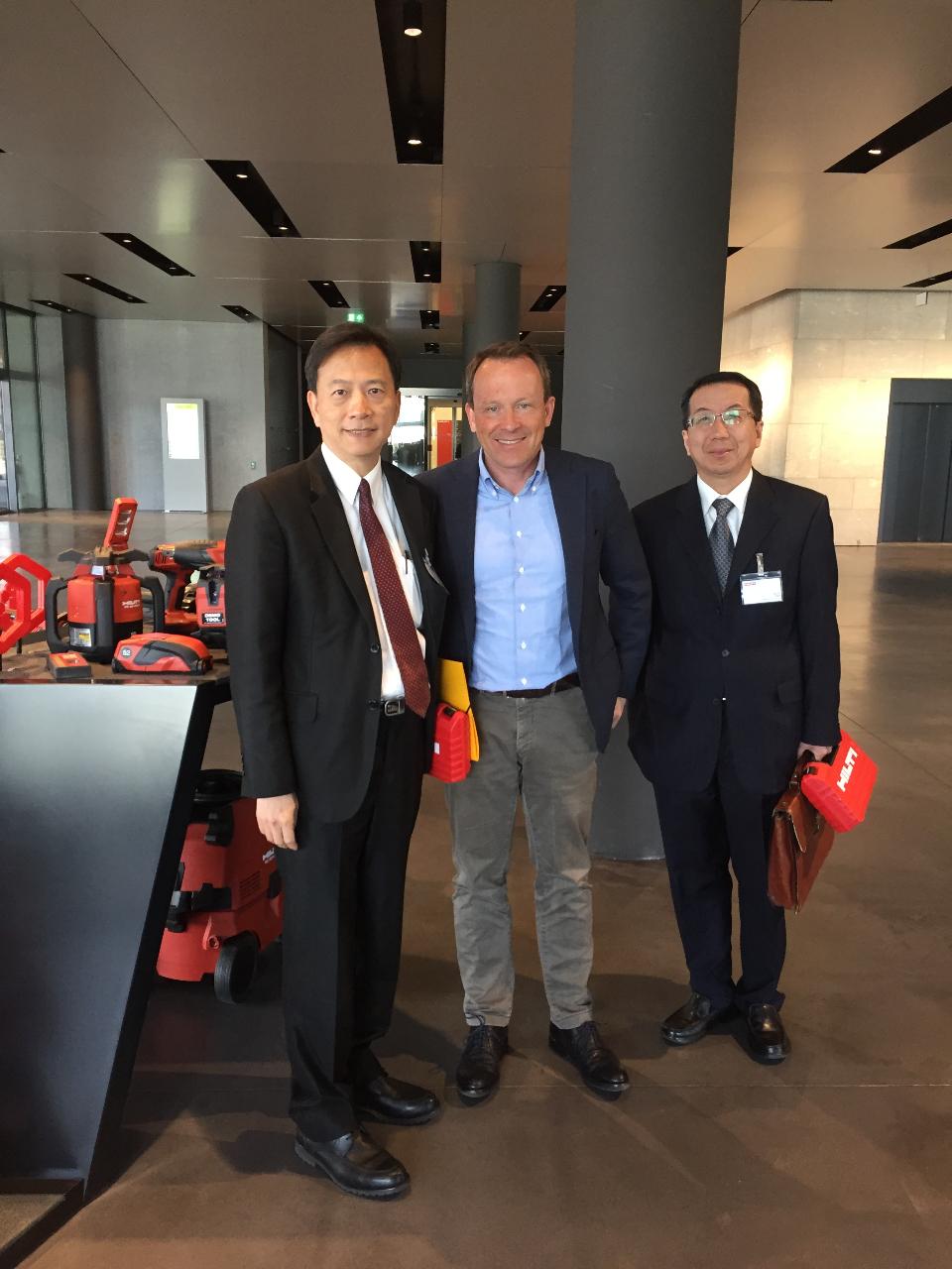 Dr. Gu zu Besuch bei Hilti und Ivoclar Vivaden... - Délégation ...