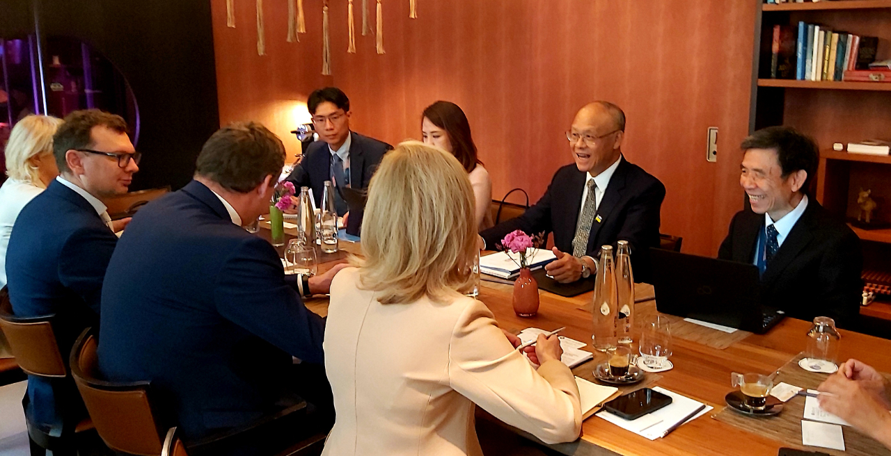 Trade Minister John C.C. Deng had a bilateral ... - Permanent Mission ...