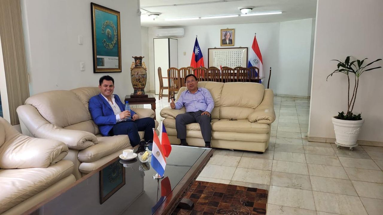 魏副總領事接見轄內關鍵日報報社社長 - 駐東方市總領事館 Consulado General de la República de China ...