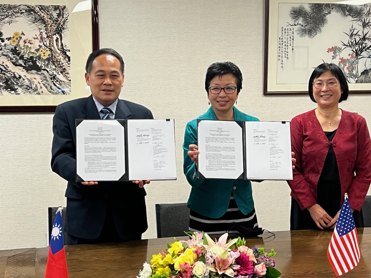 TECO-LA holds a joint signing ceremony with UC... - Taipei Economic and ...