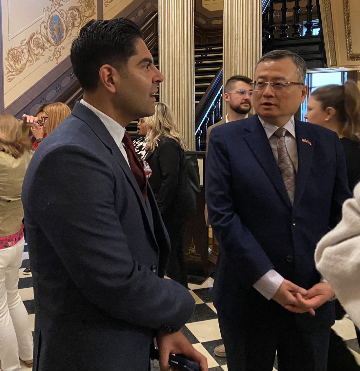 圖三：類延峰處長（右）場邊會晤密州眾議院少數黨領袖Ranjeev Puri（左）。