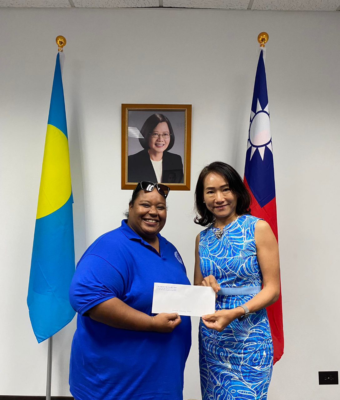 Taiwan Embassy donates 500 USD to Aimeliik Ele... - Embassy of the ...