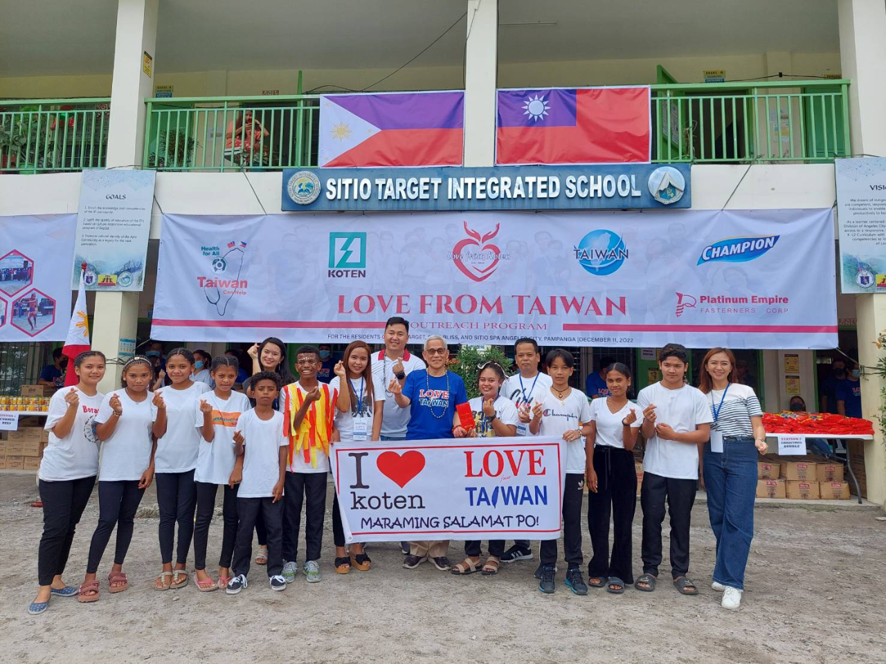 本處徐大使佩勇應邀參加臺商高領企業慈善基金會在邦板牙 (Pampanga)省Sitio Target學校舉辦的年度聖誕物資捐贈活動，幫助當地艾 ...