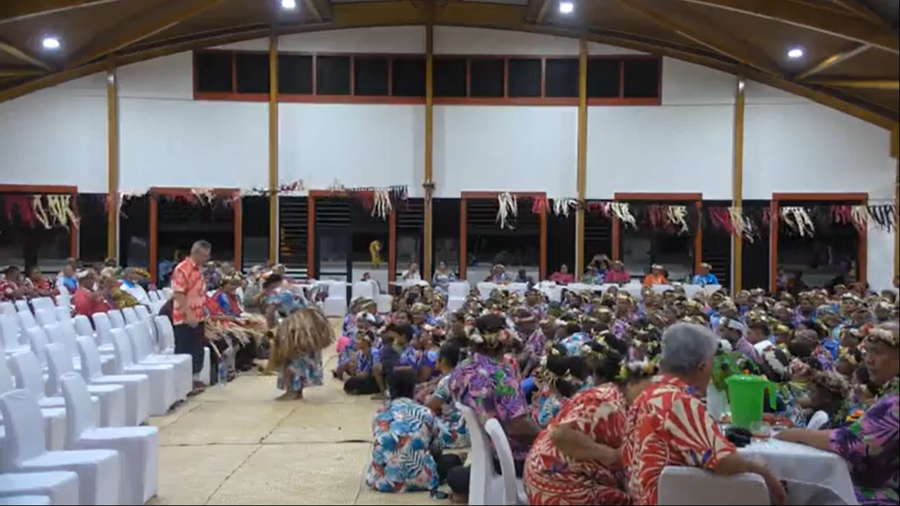 Niutao Hall gift to ambassador